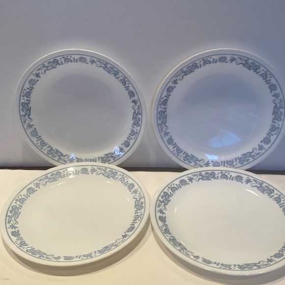 Corelle | Dining | Corelle Old Towne Blue Set Of 4 Sandwich Plates ...